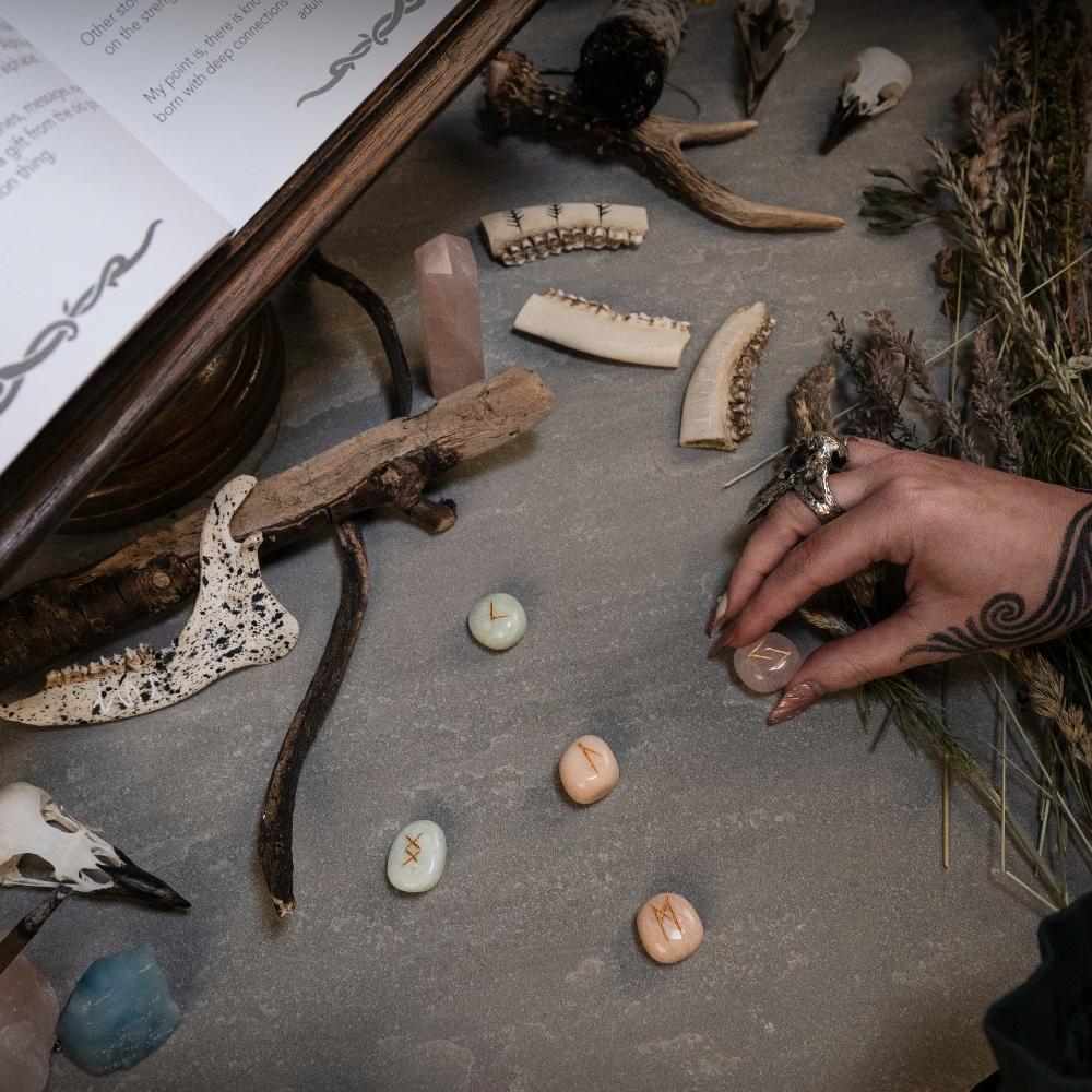 5 Rune Reading- Runic cross divination – NorthernBlack