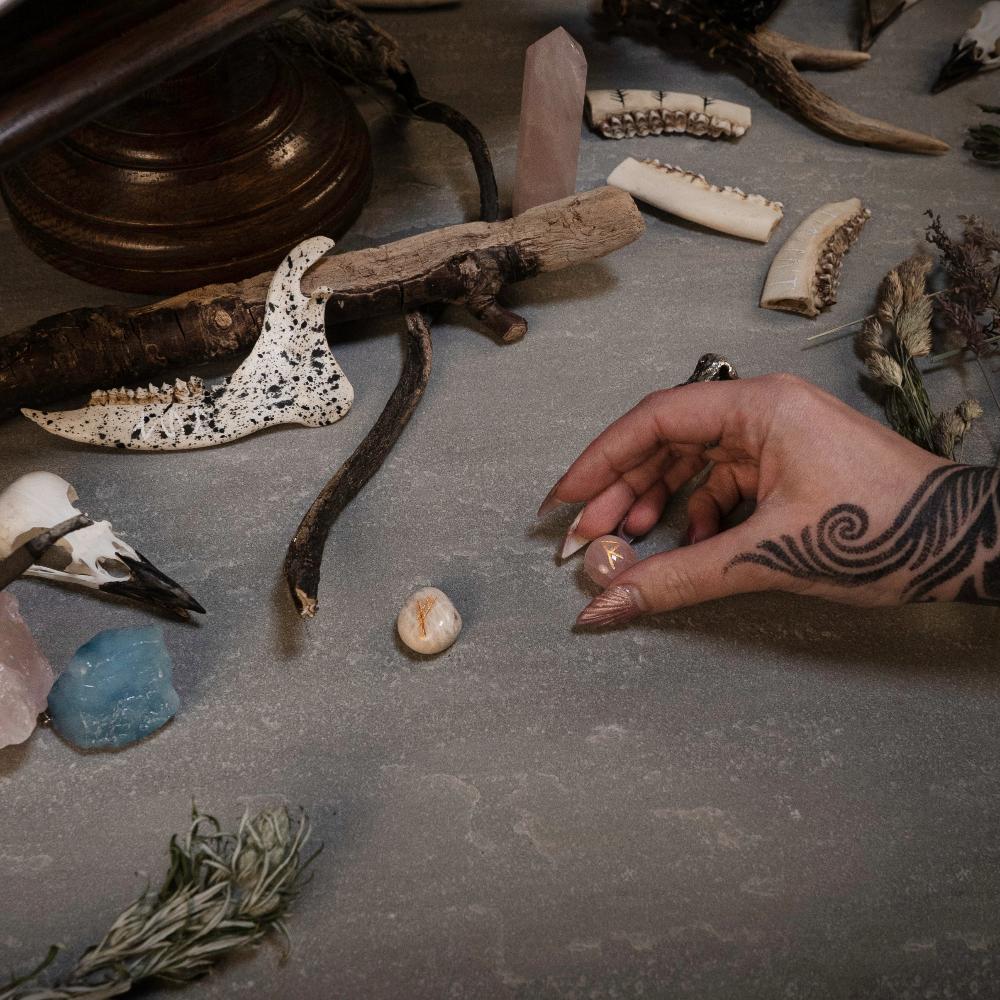 Past, Present and Future Rune Reading-Three Rune Spread – NorthernBlack